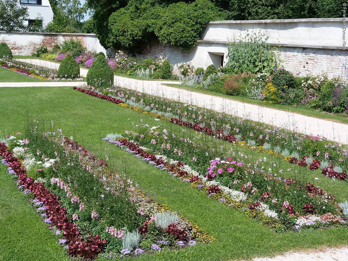 Schlossgarten - Ferienland DONAURIES