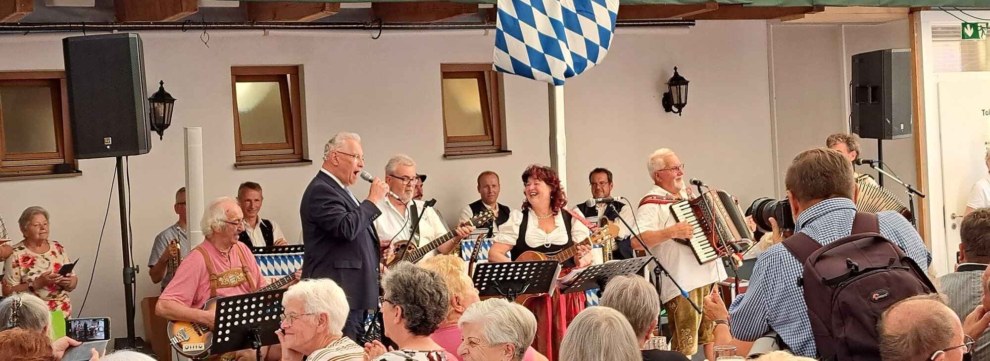 Geselliges Singen mit Erna Dirschinger und den Bäldlemusikanten - Ferienland DONAURIES