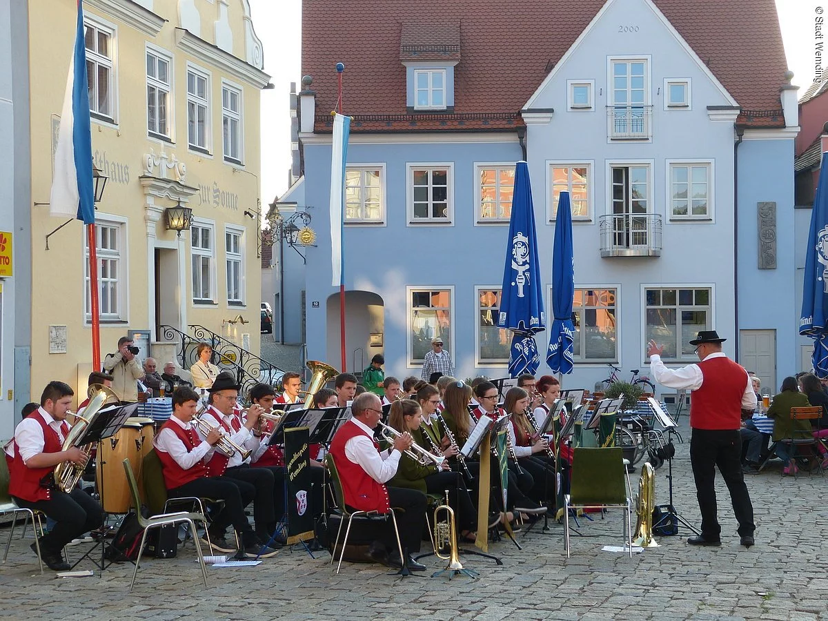 Musik am Marktplatz - Ferienland DONAURIES